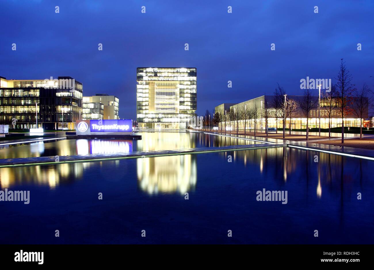 Cube shaped building hi-res stock photography and images - Alamy