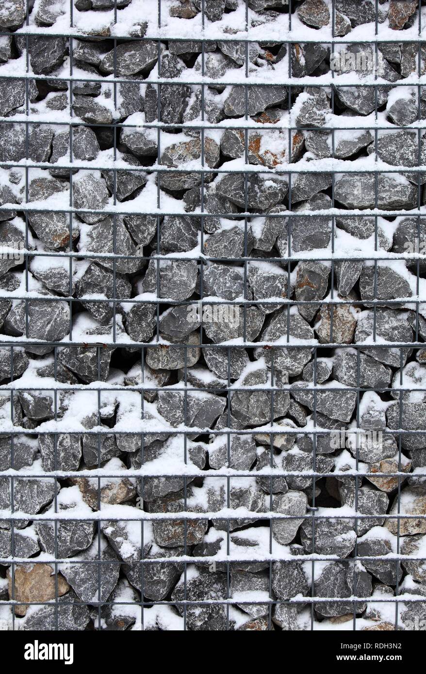 Snow covered stone hi-res stock photography and images - Alamy