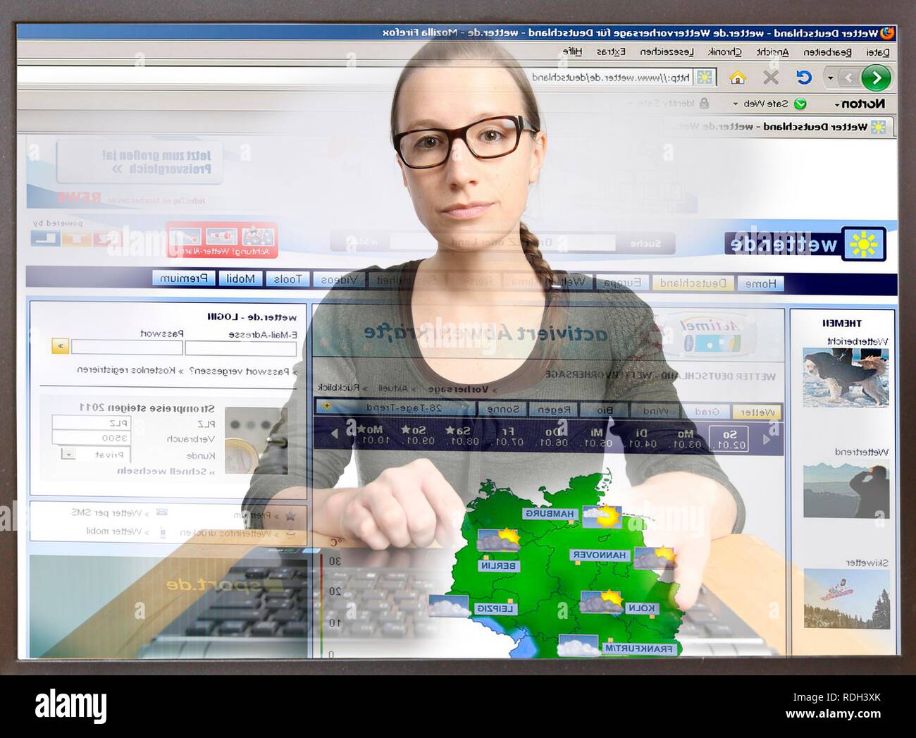 Internet connections map hi-res stock photography and images - Alamy