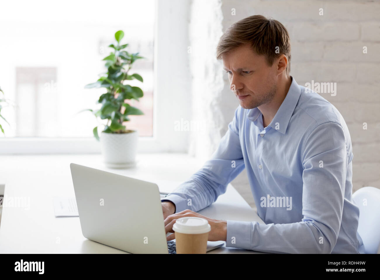 Laptop compu hi-res stock photography and images - Alamy