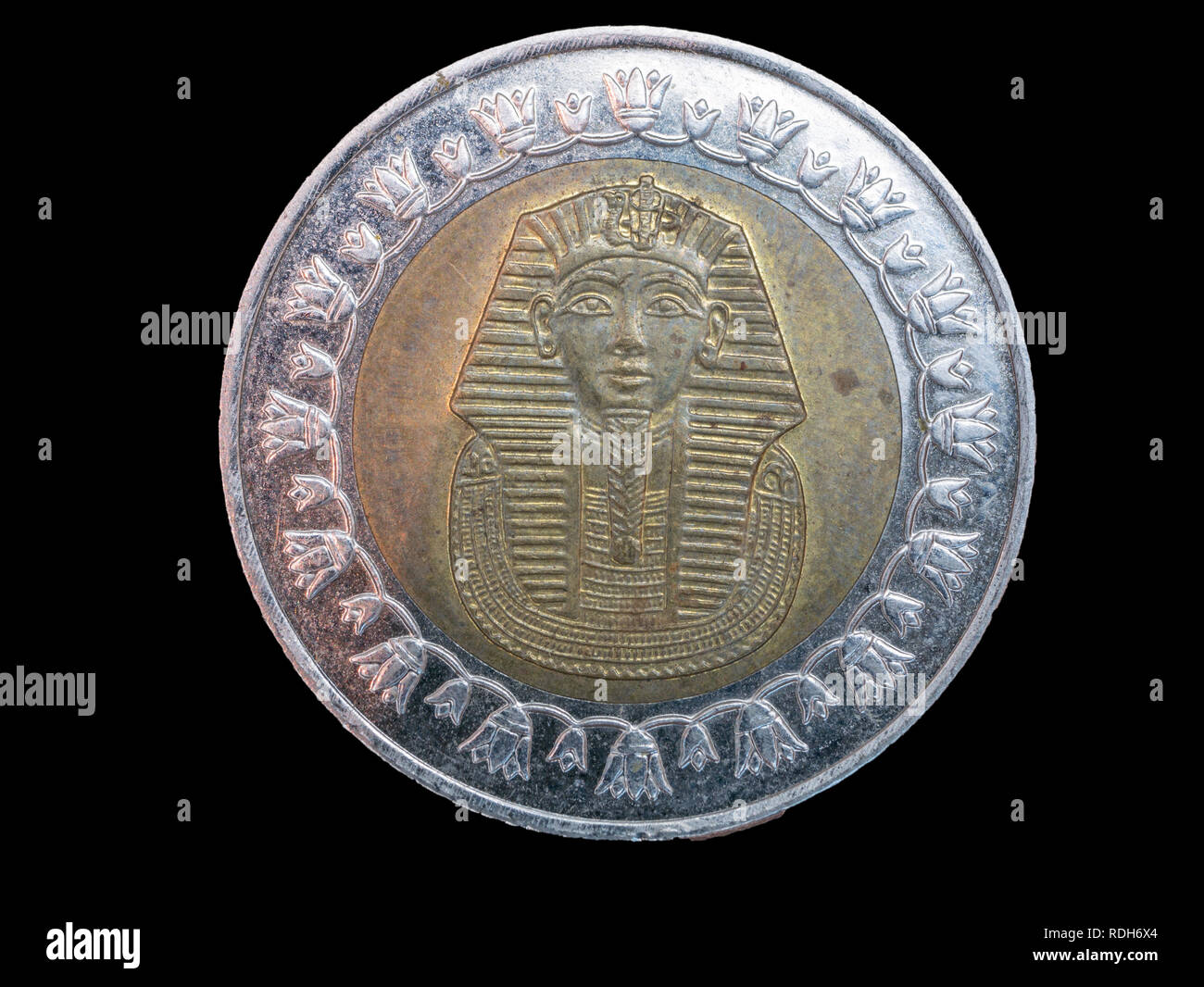 Round 1 pound coin hi-res stock photography and images - Alamy