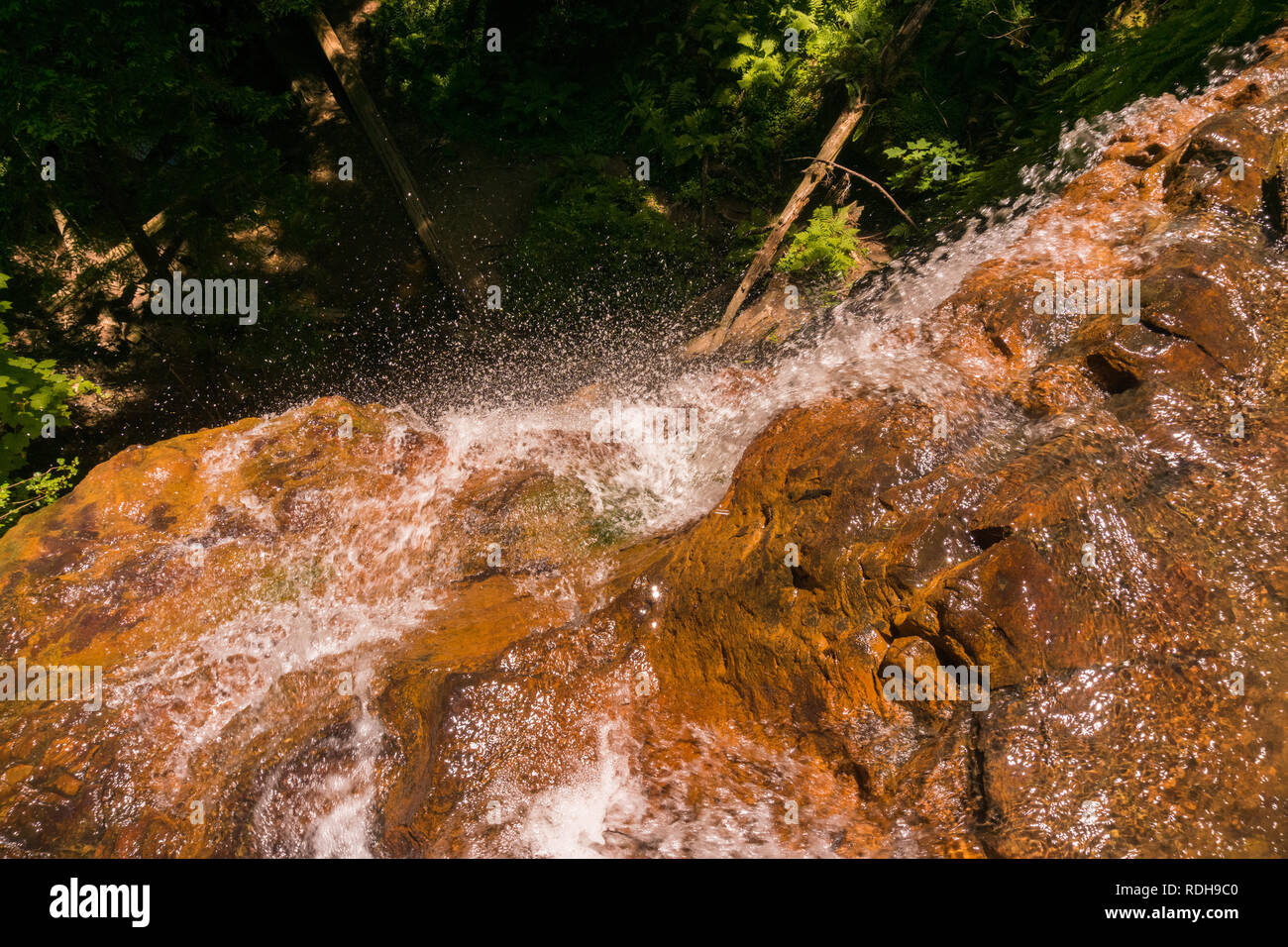 Waterfall water running down wet hi-res stock photography and images ...