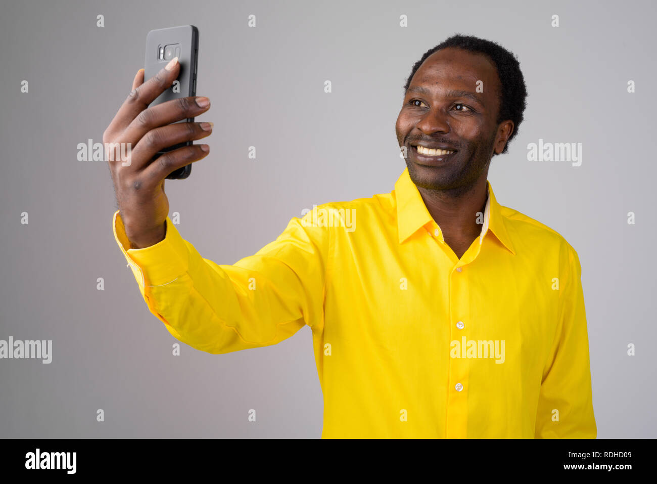 African influencer talking selfie hi-res stock photography and images ...