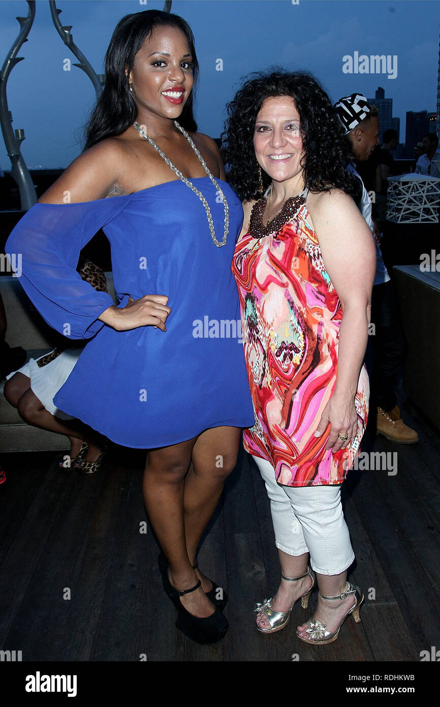 NEW YORK, NY - SEPTEMBER 11: Kelly Linton and Debra Toscano attend ...