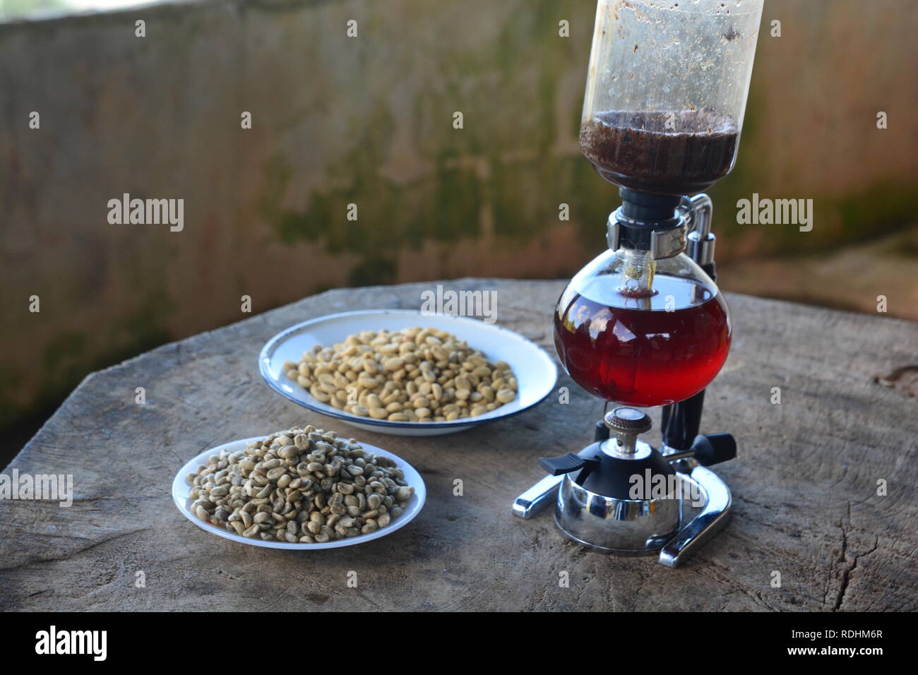 Syphon filter hi-res stock photography and images - Alamy