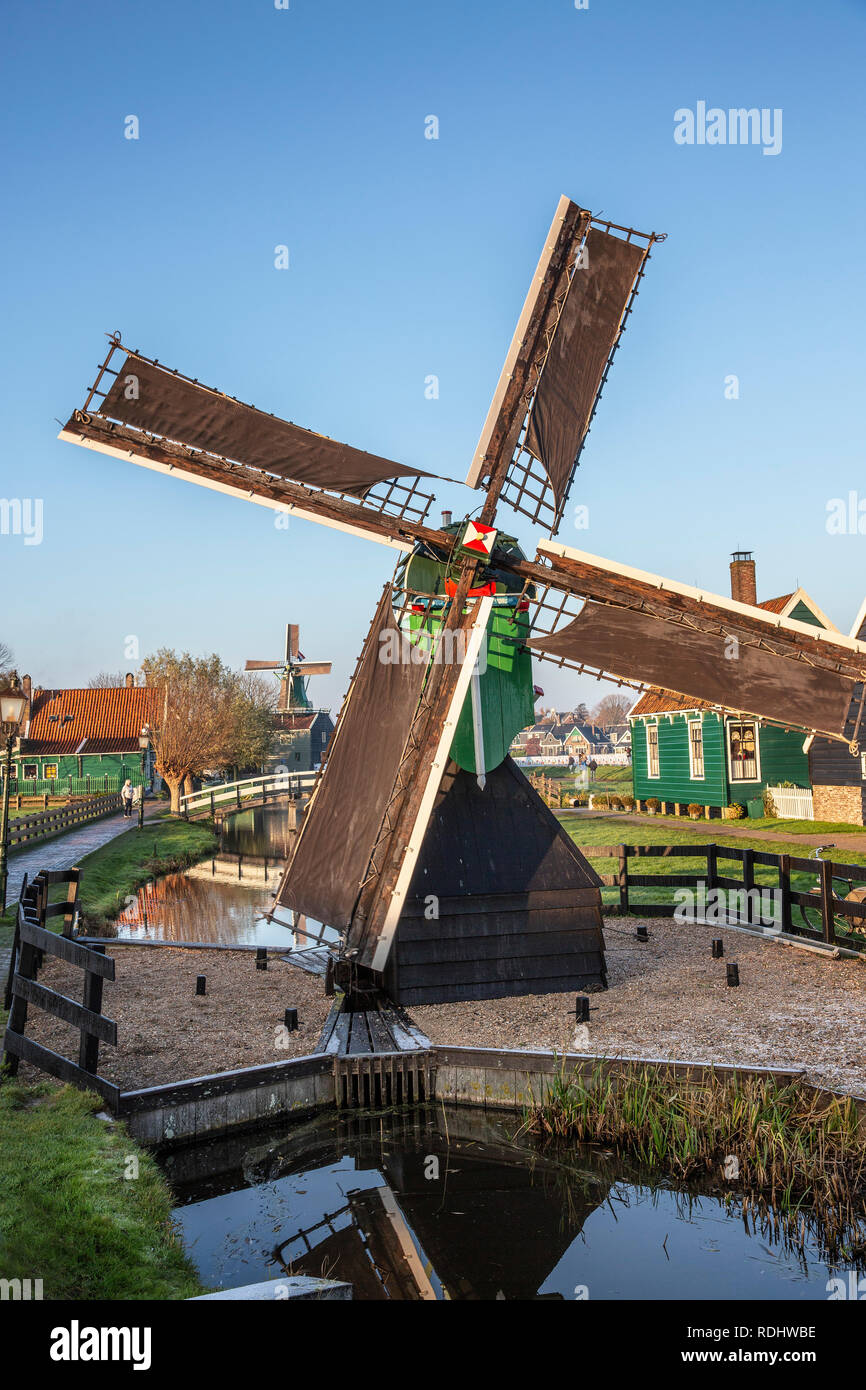 17th century dutch windmills hi-res stock photography and images - Alamy