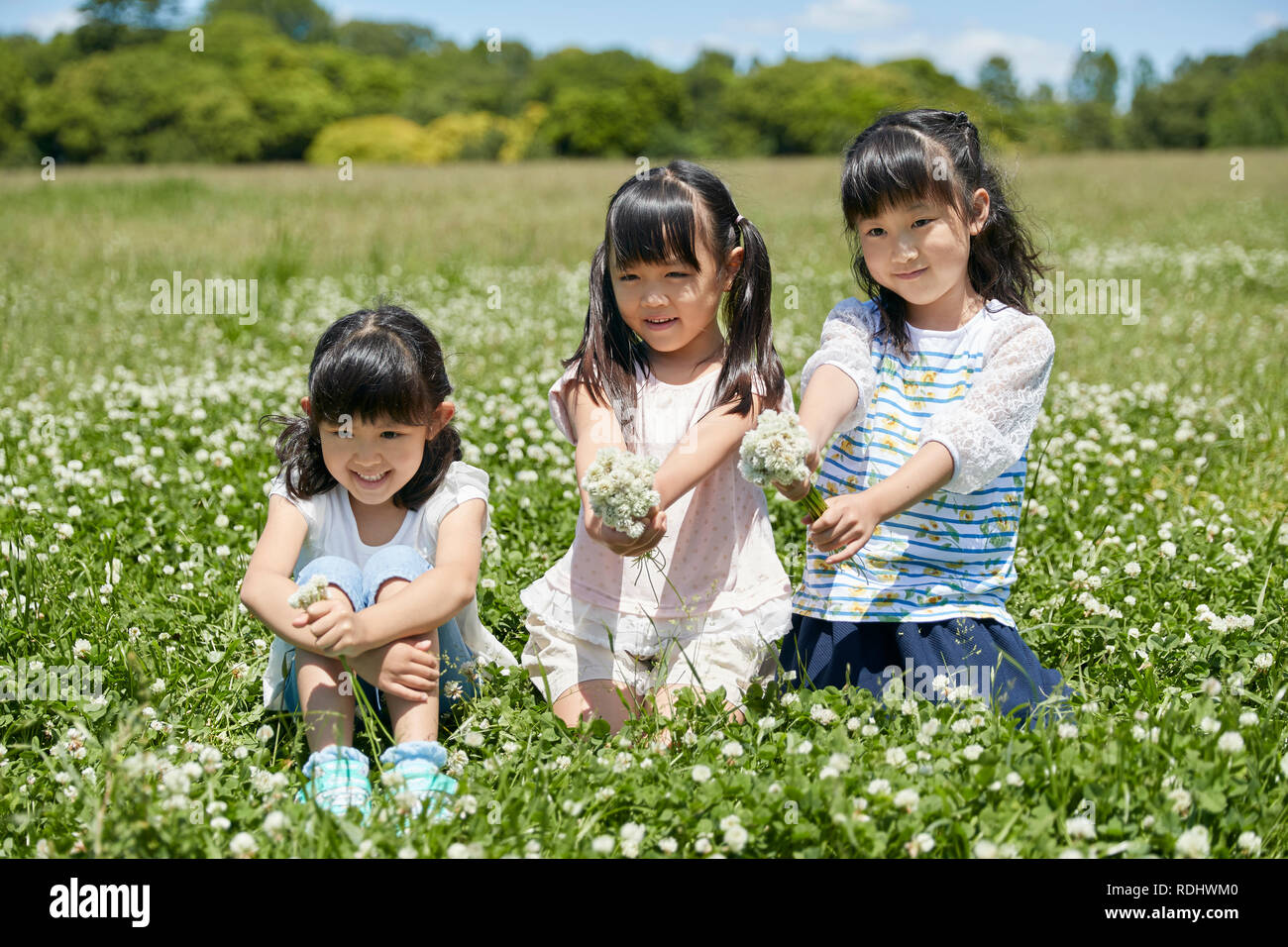 Japanese kids excursion hi-res stock photography and images - Alamy