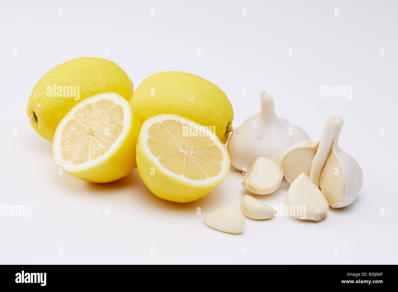 Lemon and garlic Stock Photo - Alamy