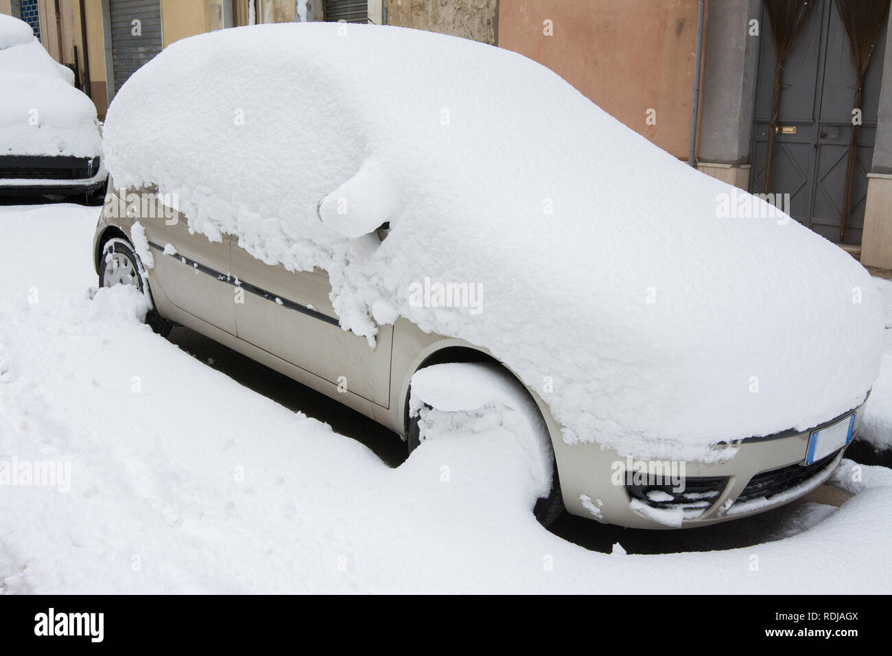 Car after snow hi-res stock photography and images - Alamy