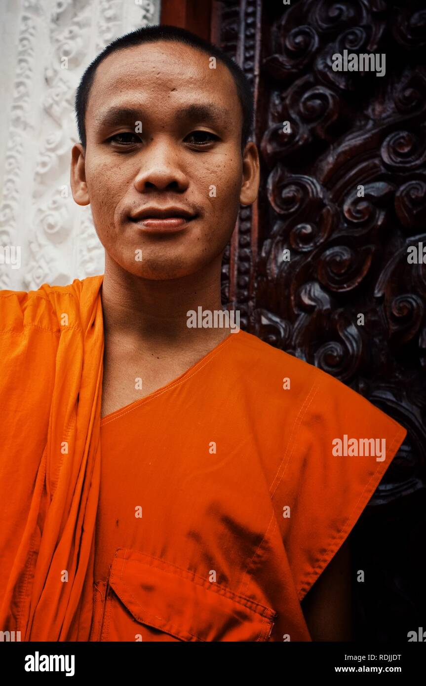 Portrait buddhist monk in front hi-res stock photography and images - Alamy