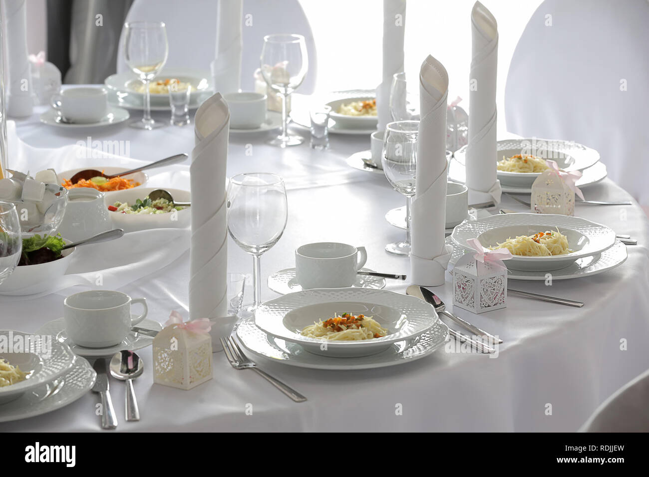 Table dinner set for event party or wedding reception Stock Photo - Alamy