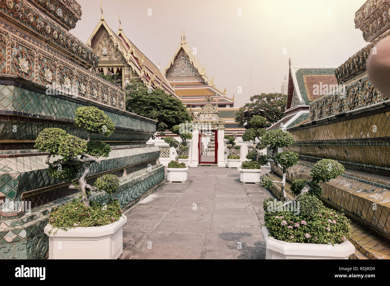Emerald temple in Bangkok Stock Photo - Alamy