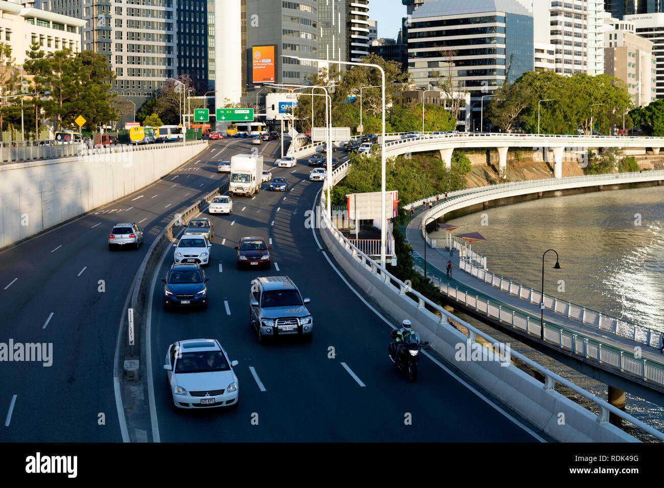 Evening traffic on the Riverside Expressway, Brisbane city centre ...