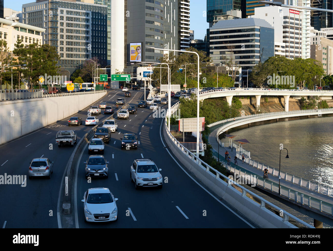 Evening traffic on the Riverside Expressway, Brisbane city centre ...