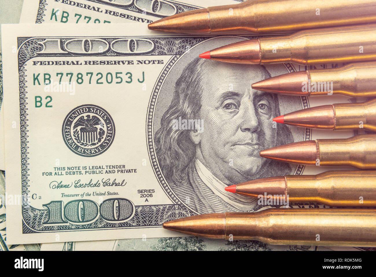 combat bullets from the army machine macro on the banknotes of $ 100 ...