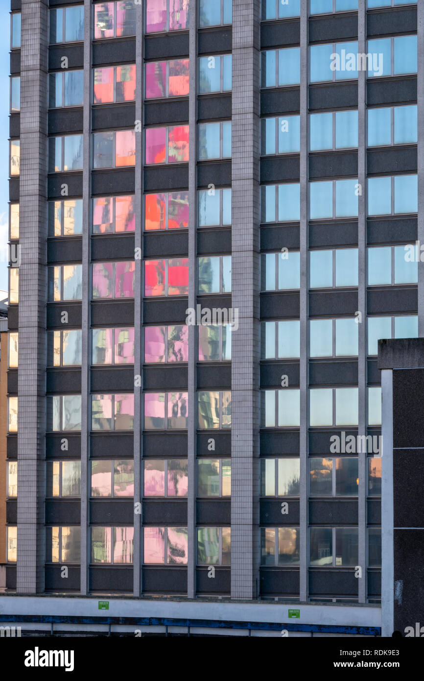 Architecture reflection glass hi-res stock photography and images - Alamy