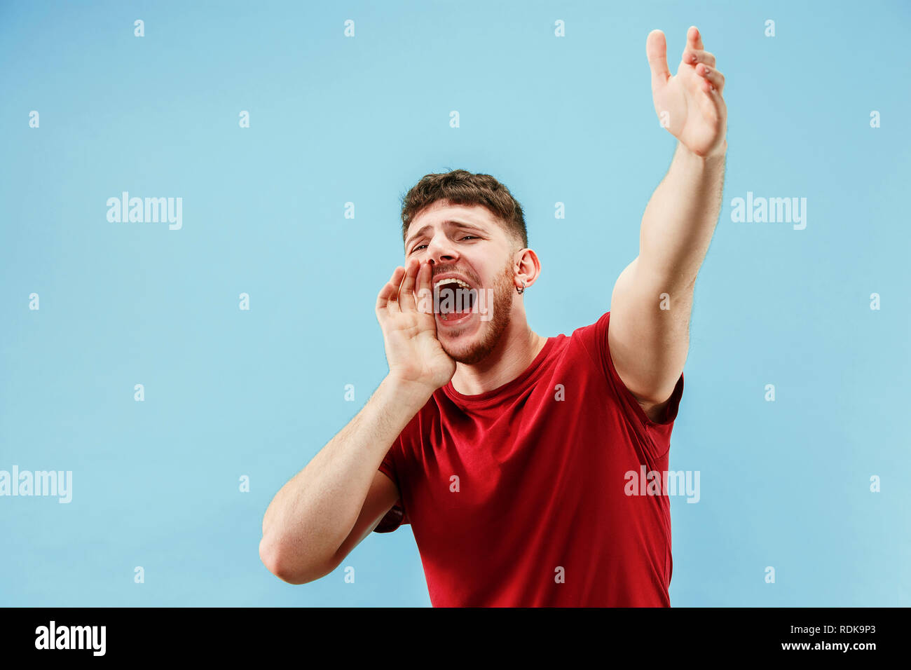 Do not miss. Young casual man shouting. Shout. Crying emotional man ...