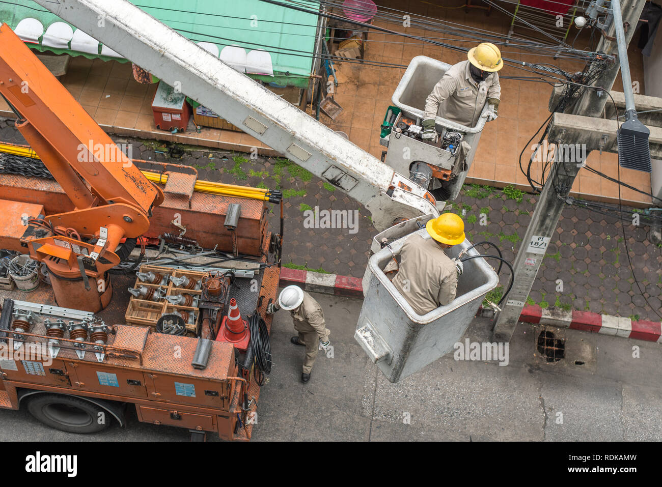 Aerial work platform hi-res stock photography and images - Alamy
