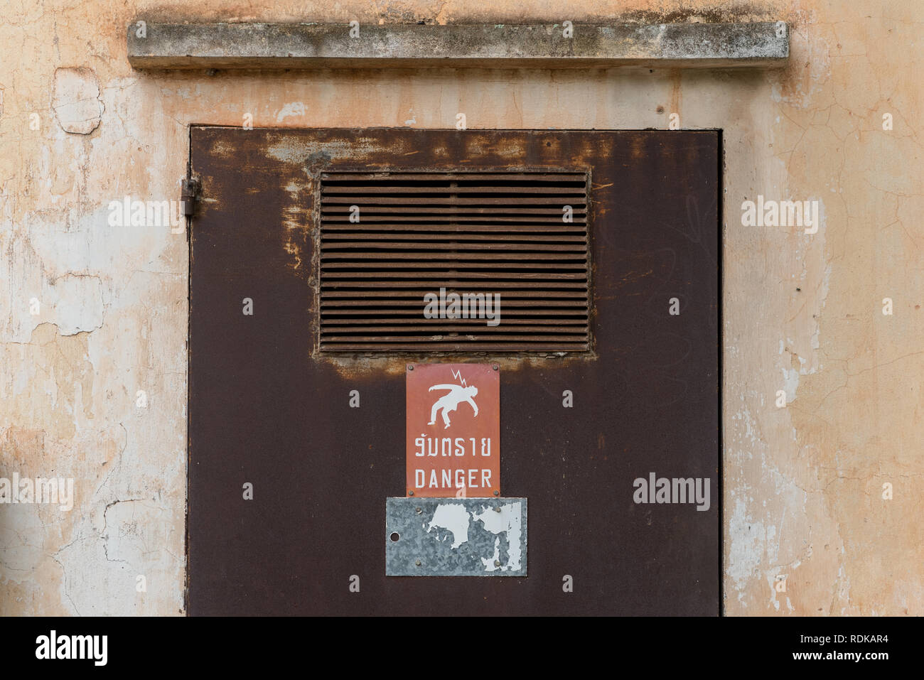 Rusty old stop sign in a building hi-res stock photography and images ...