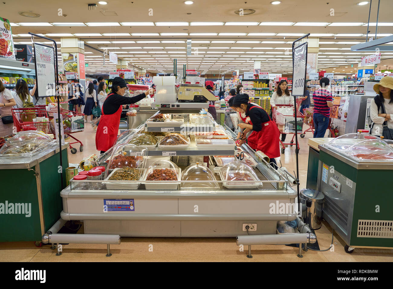Seoul groceries hi-res stock photography and images - Alamy