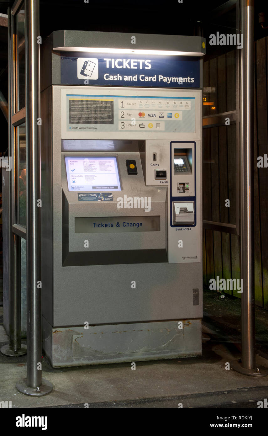 Travel ticket machine hi-res stock photography and images - Alamy