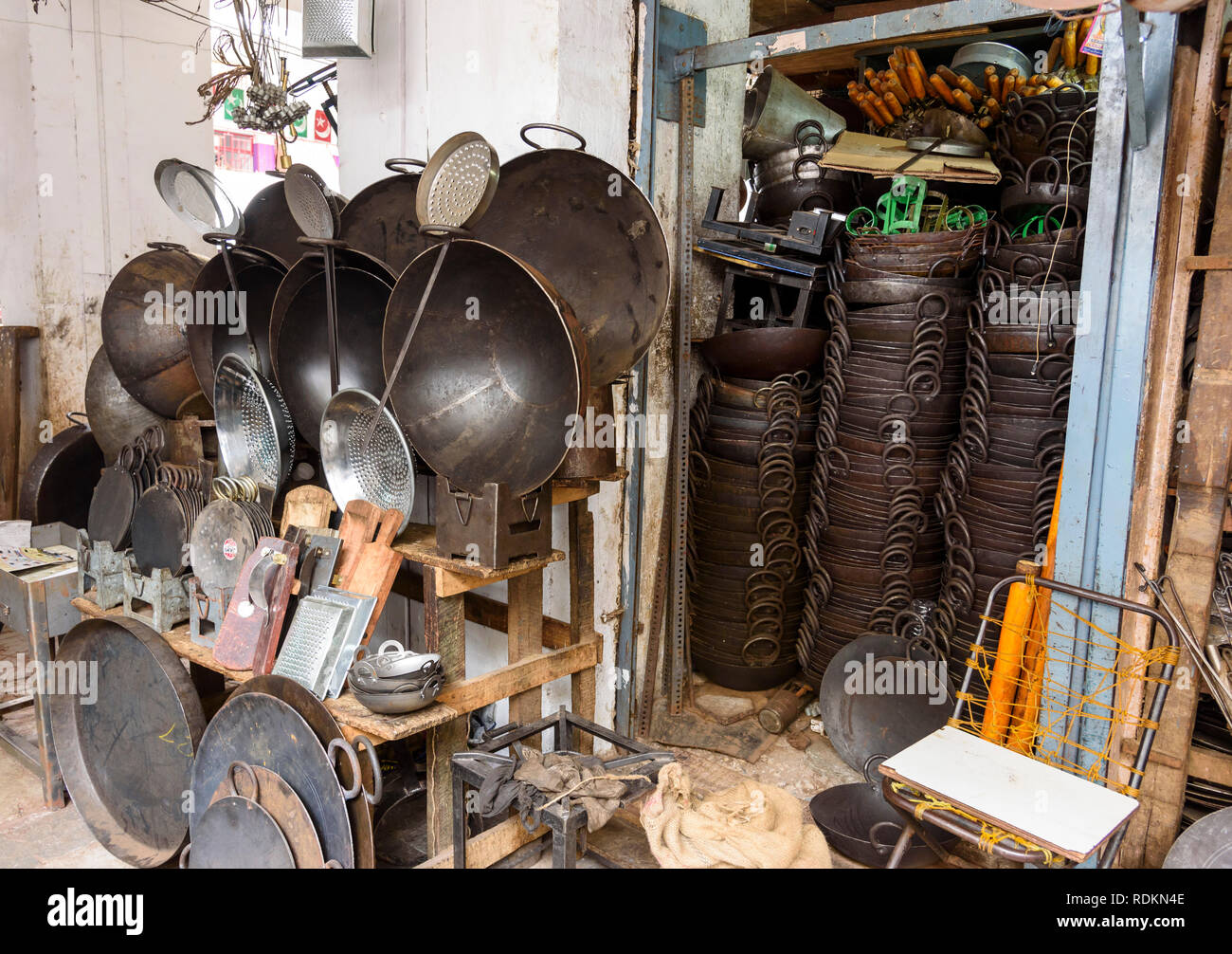 Indian hardware shop hi-res stock photography and images - Alamy
