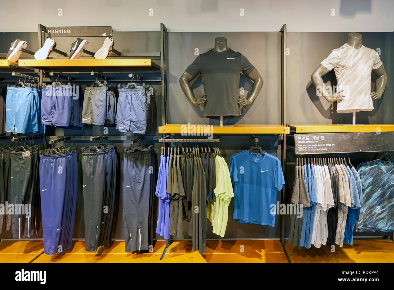 Nike t shirt sports hi-res stock photography and images - Alamy