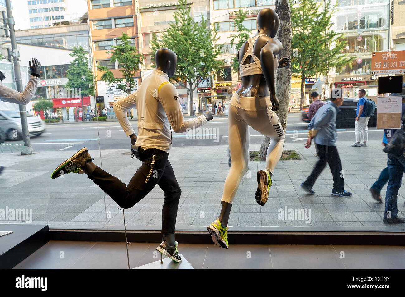 Descente ltd hi-res stock photography and images - Alamy