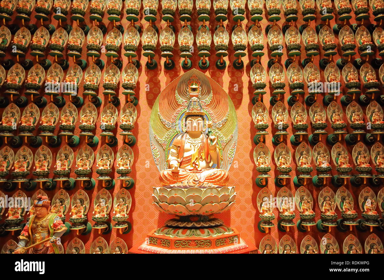 Buddha Tooth Relic Temple in Chinatown Singapore Stock Photo - Alamy