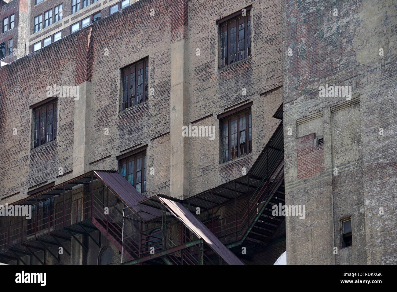 new york manhattan skyscrapers condo old building detail Stock Photo ...