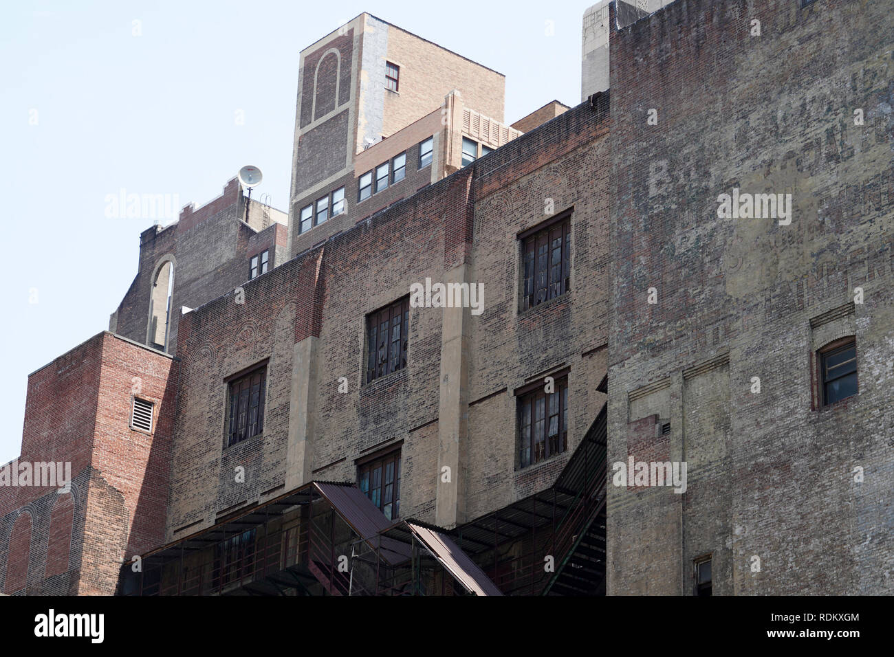 new york manhattan skyscrapers condo old building detail Stock Photo ...