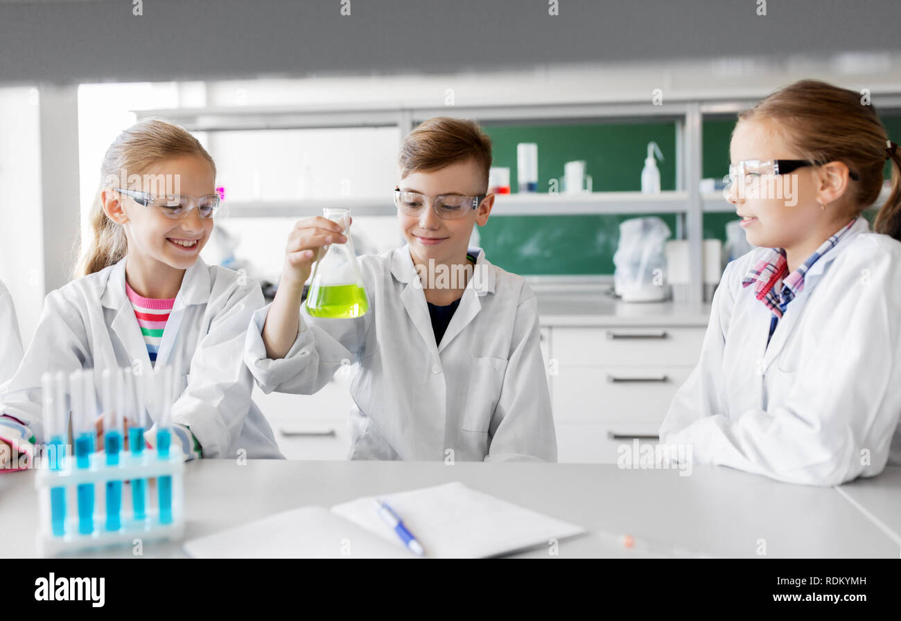 kids with test tubes studying chemistry at school Stock Photo - Alamy