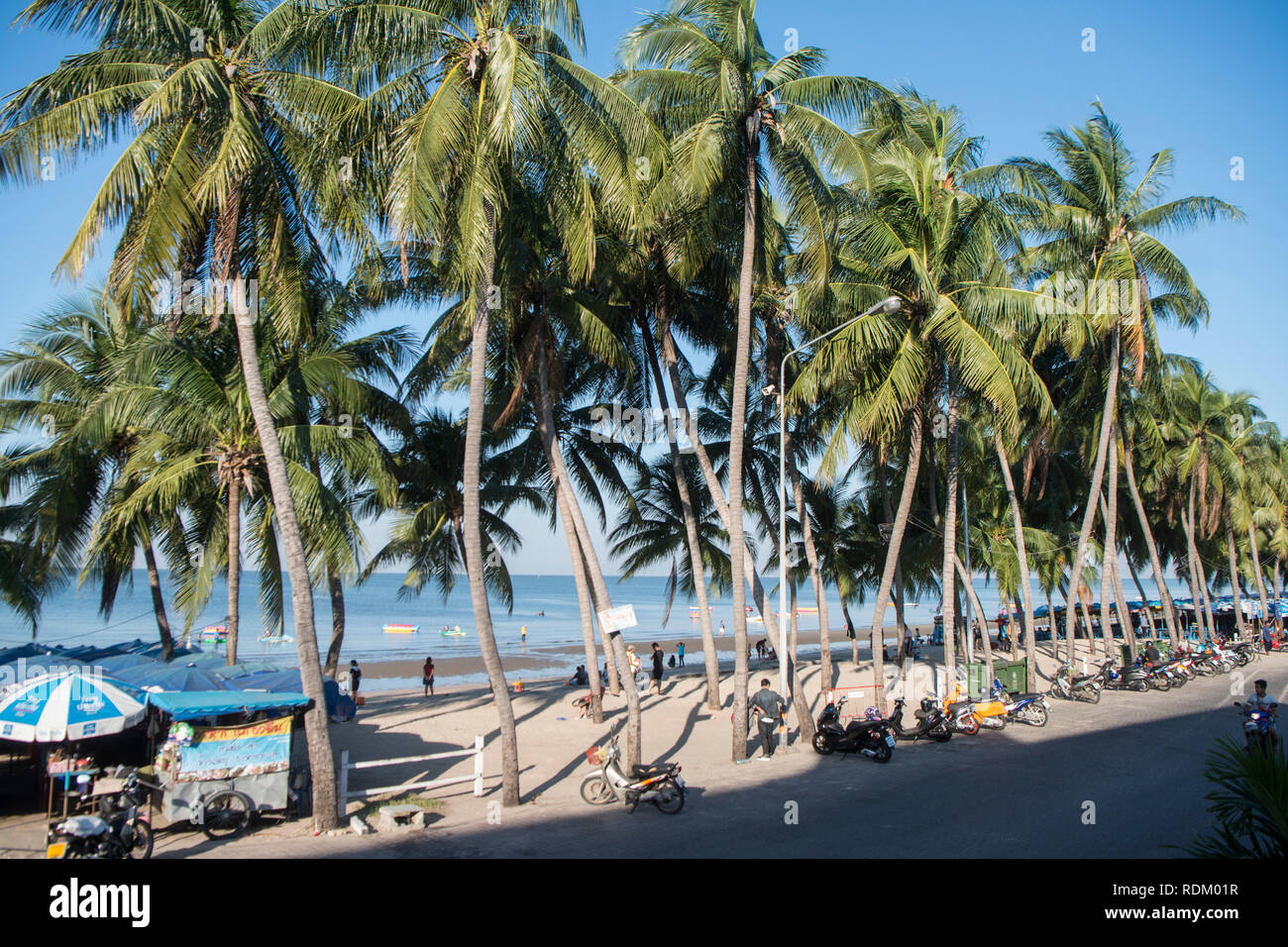 the Bang Saen Beach at the Town of Bangsaen in the Provinz Chonburi in ...