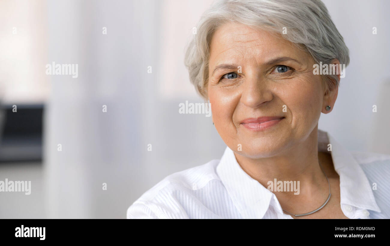 Face senior smiling closeup hi-res stock photography and images - Alamy