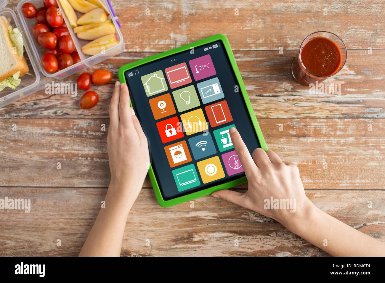 Tablet home screen icons hi-res stock photography and images - Alamy