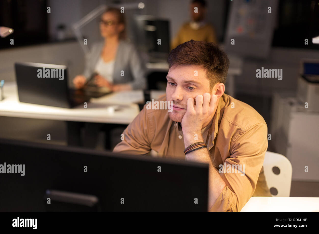 Man bored office hi-res stock photography and images - Alamy