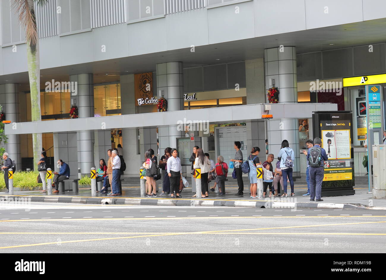 People wait for bus in downtown Singapore Stock Photo - Alamy