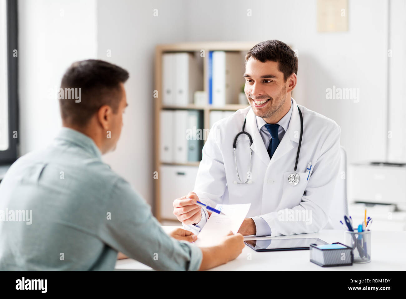 doctor showing prescription to patient at hospital Stock Photo - Alamy