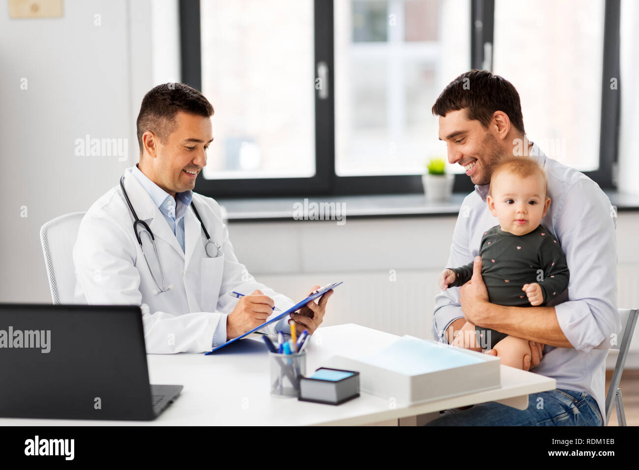 Hispanic male hospital patient family hi-res stock photography and ...