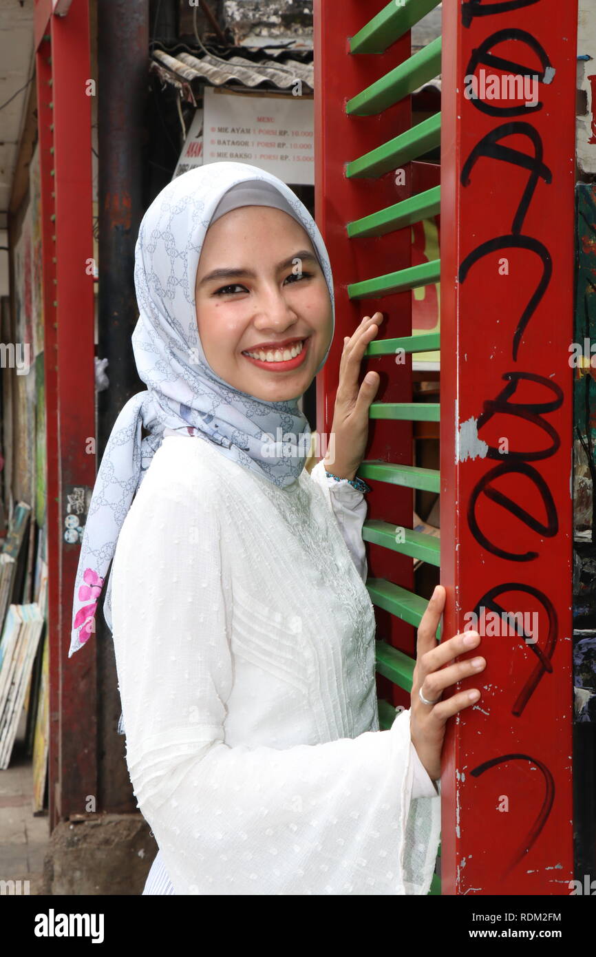 Hijab girl hi-res stock photography and images - Alamy