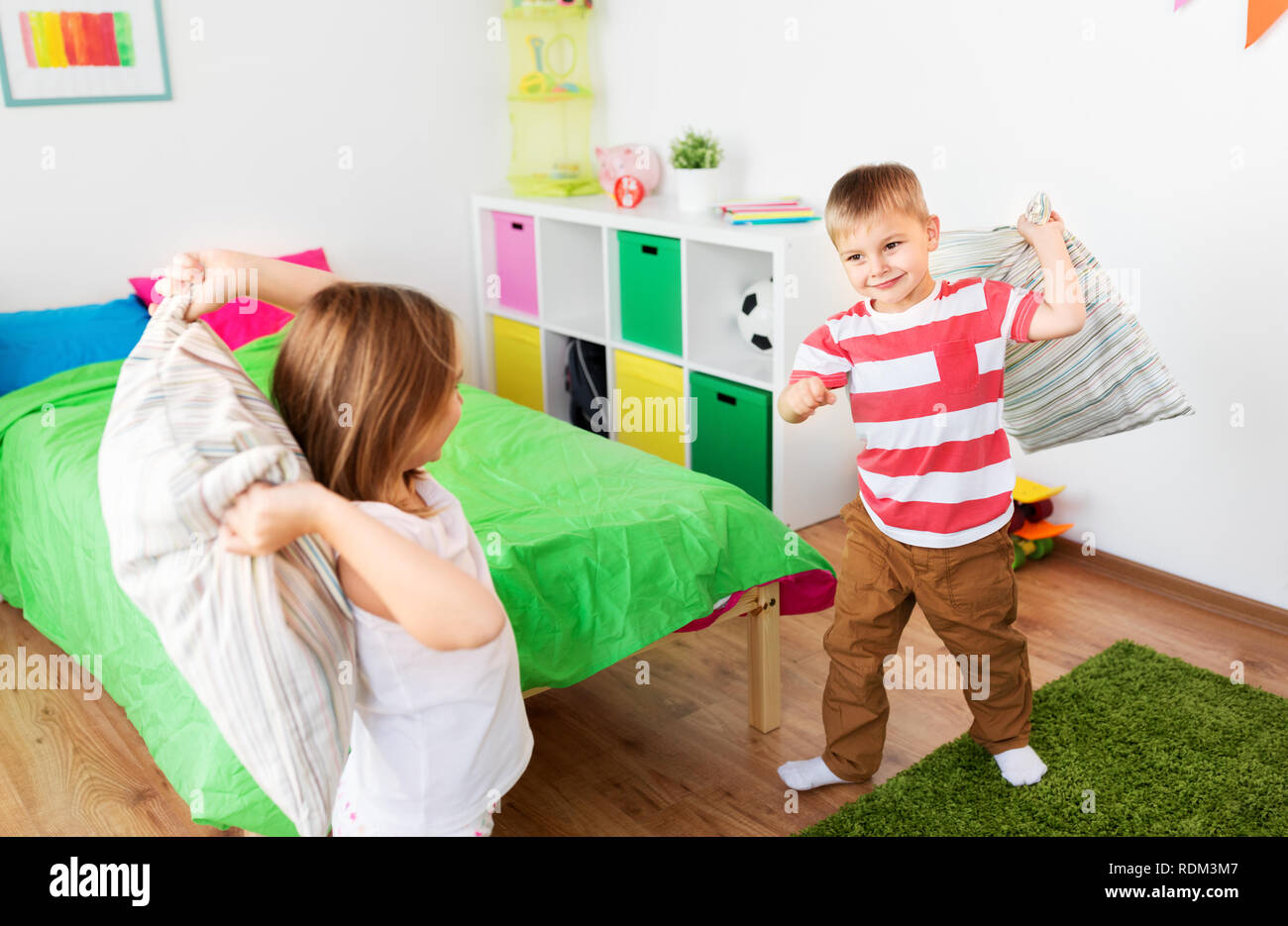 Brother and sister fighting hi-res stock photography and images - Alamy