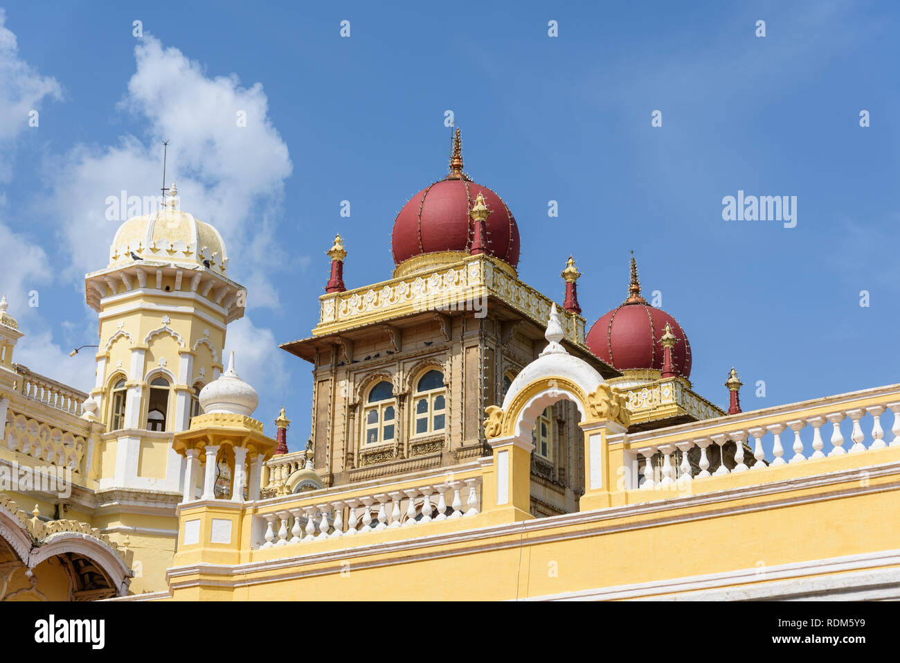 Mysore palace hi-res stock photography and images - Alamy