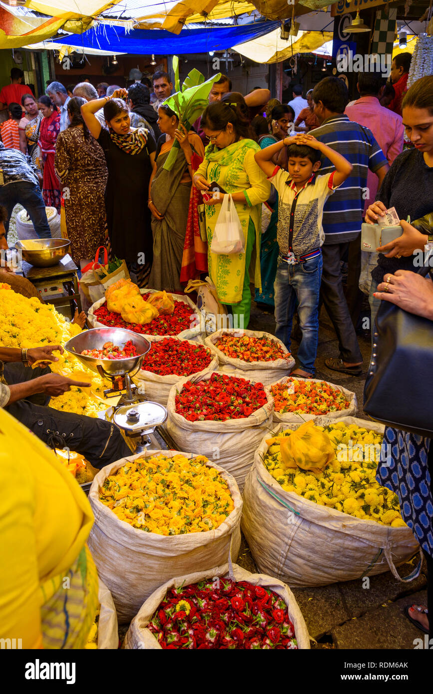 Mysore flower market hi-res stock photography and images - Alamy