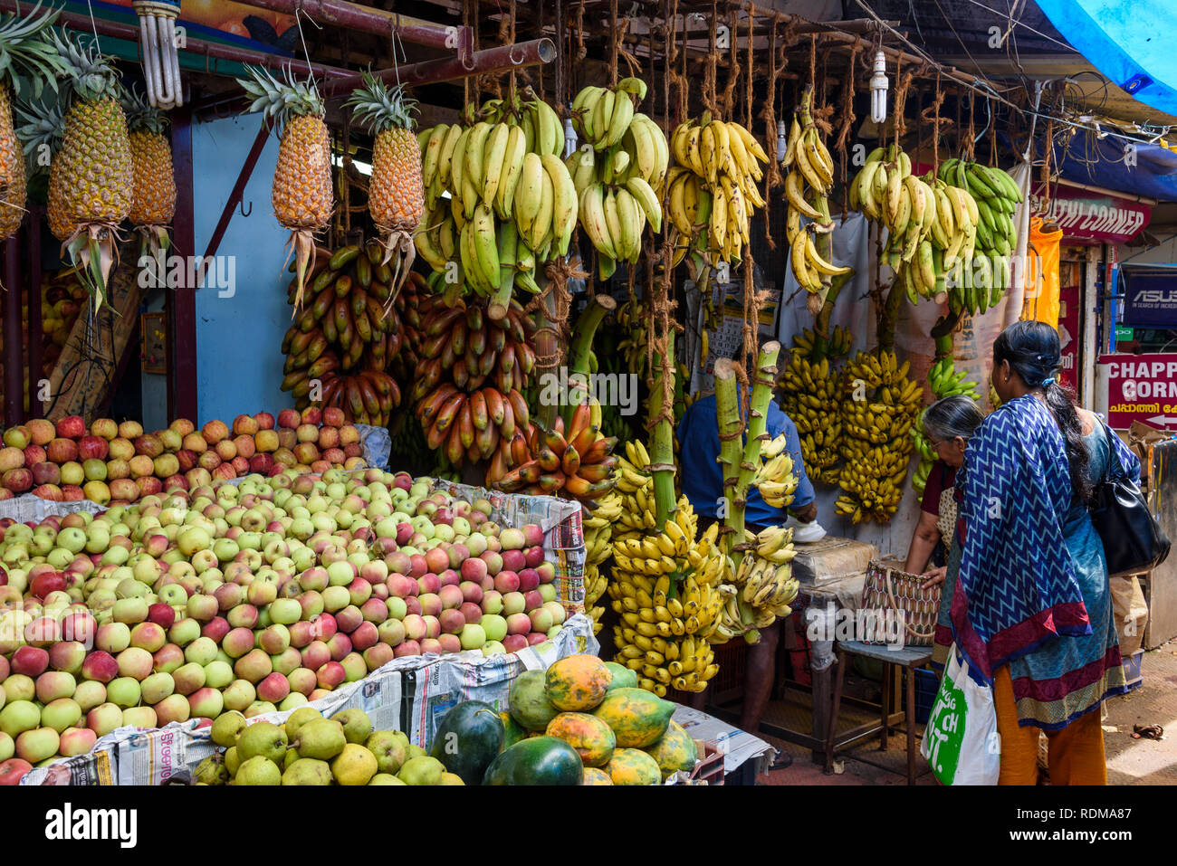 Fruit market stall india hi-res stock photography and images - Alamy