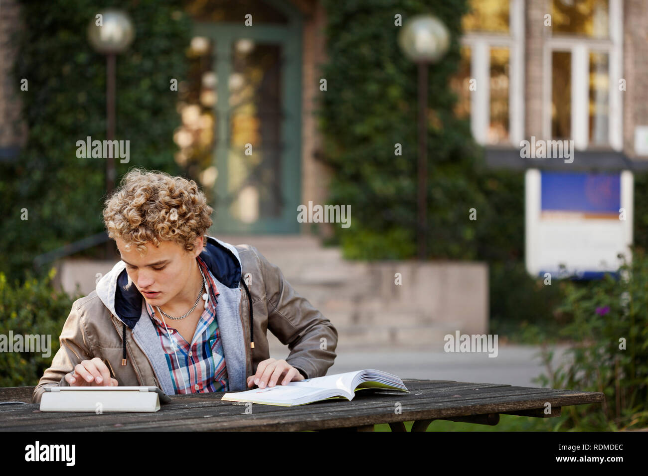 Horizontal study hi-res stock photography and images - Alamy
