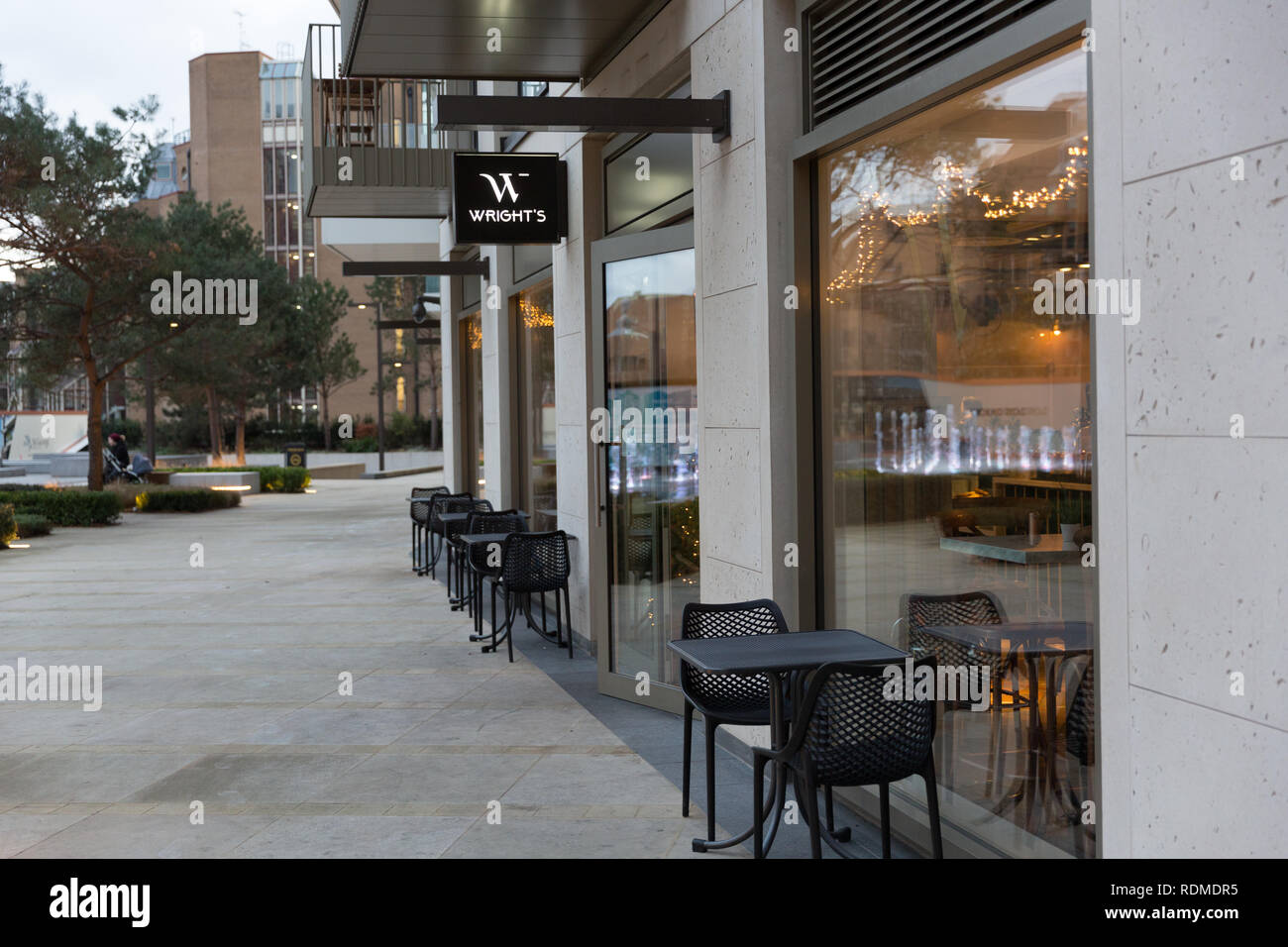 Wapping bar hi-res stock photography and images - Alamy