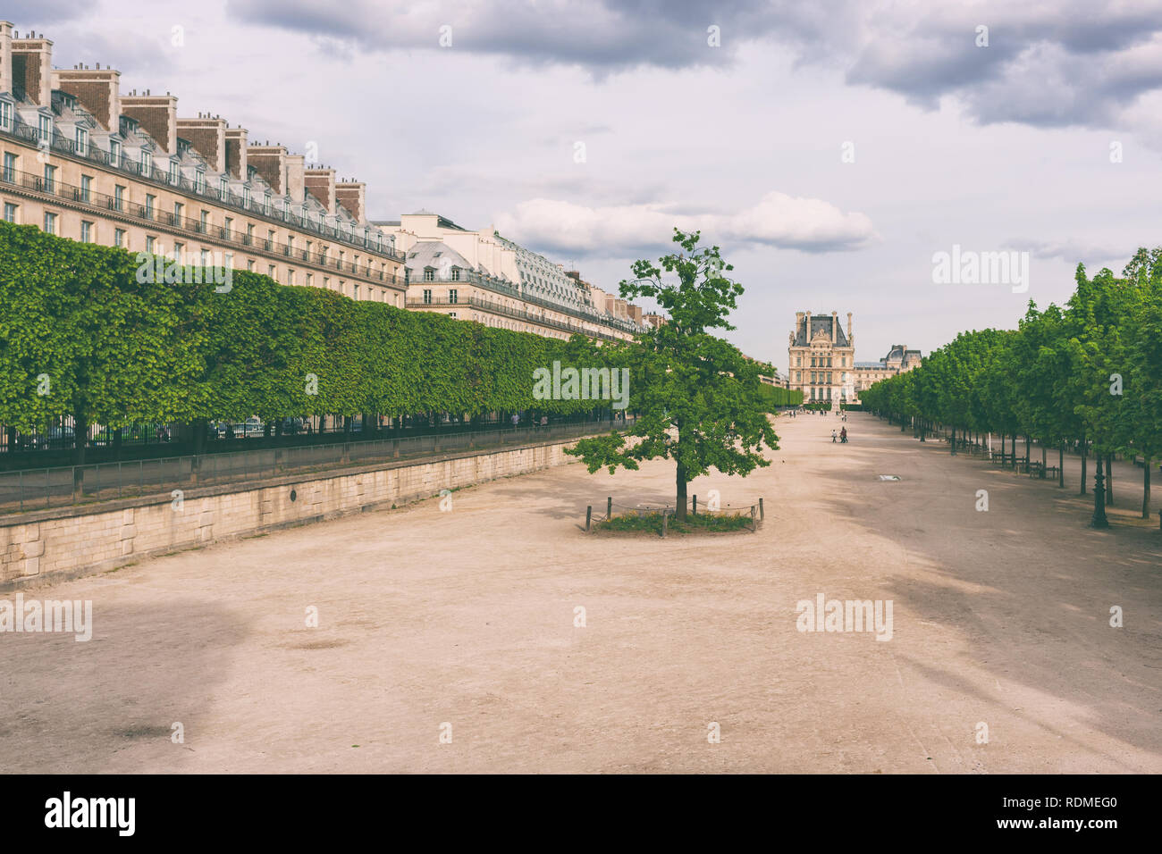 Paris park in spring hi-res stock photography and images - Alamy