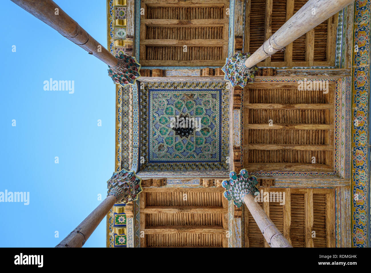 Slender pillars hi-res stock photography and images - Alamy