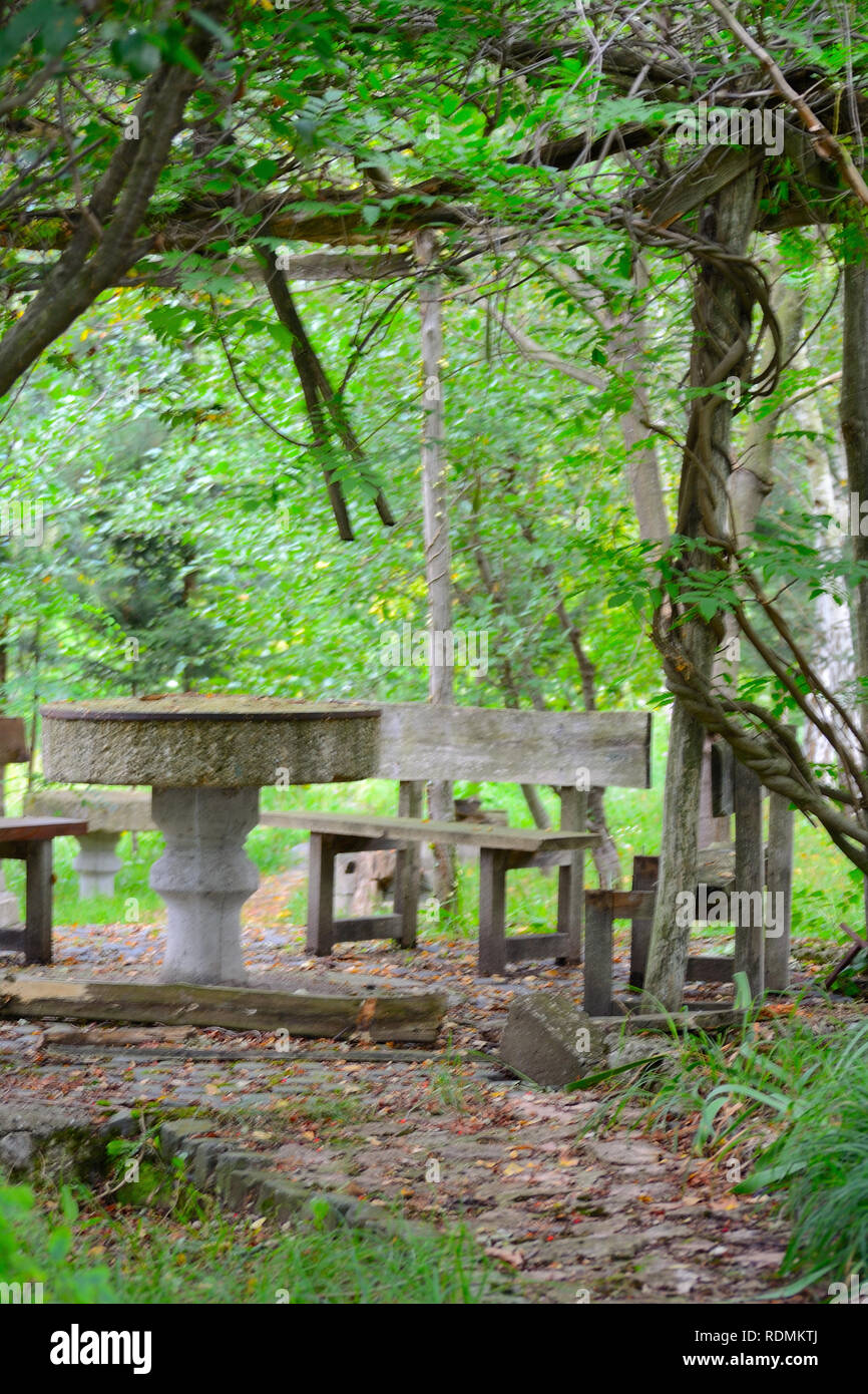 Concrete benches hi-res stock photography and images - Alamy