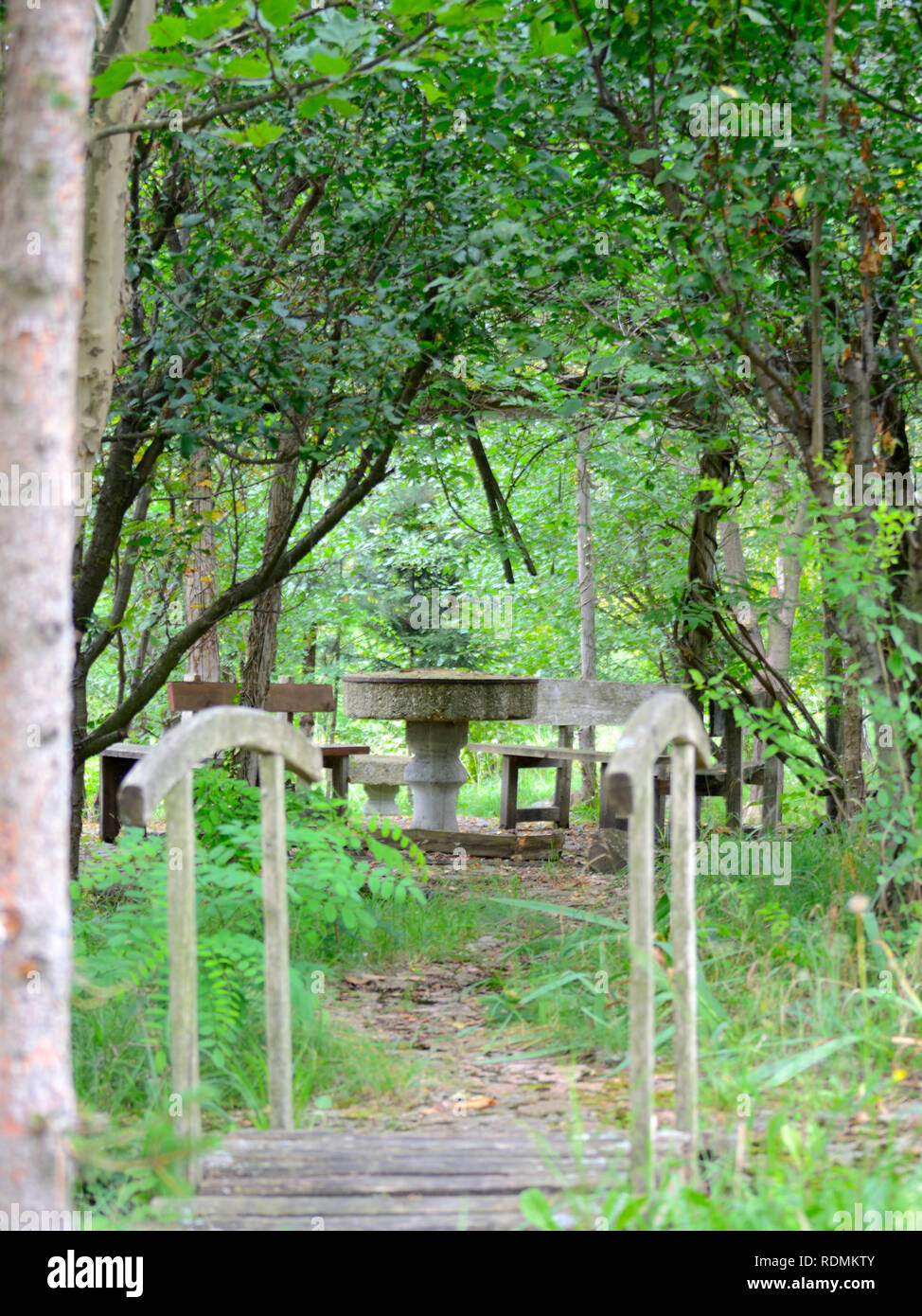 Concrete benches hi-res stock photography and images - Alamy